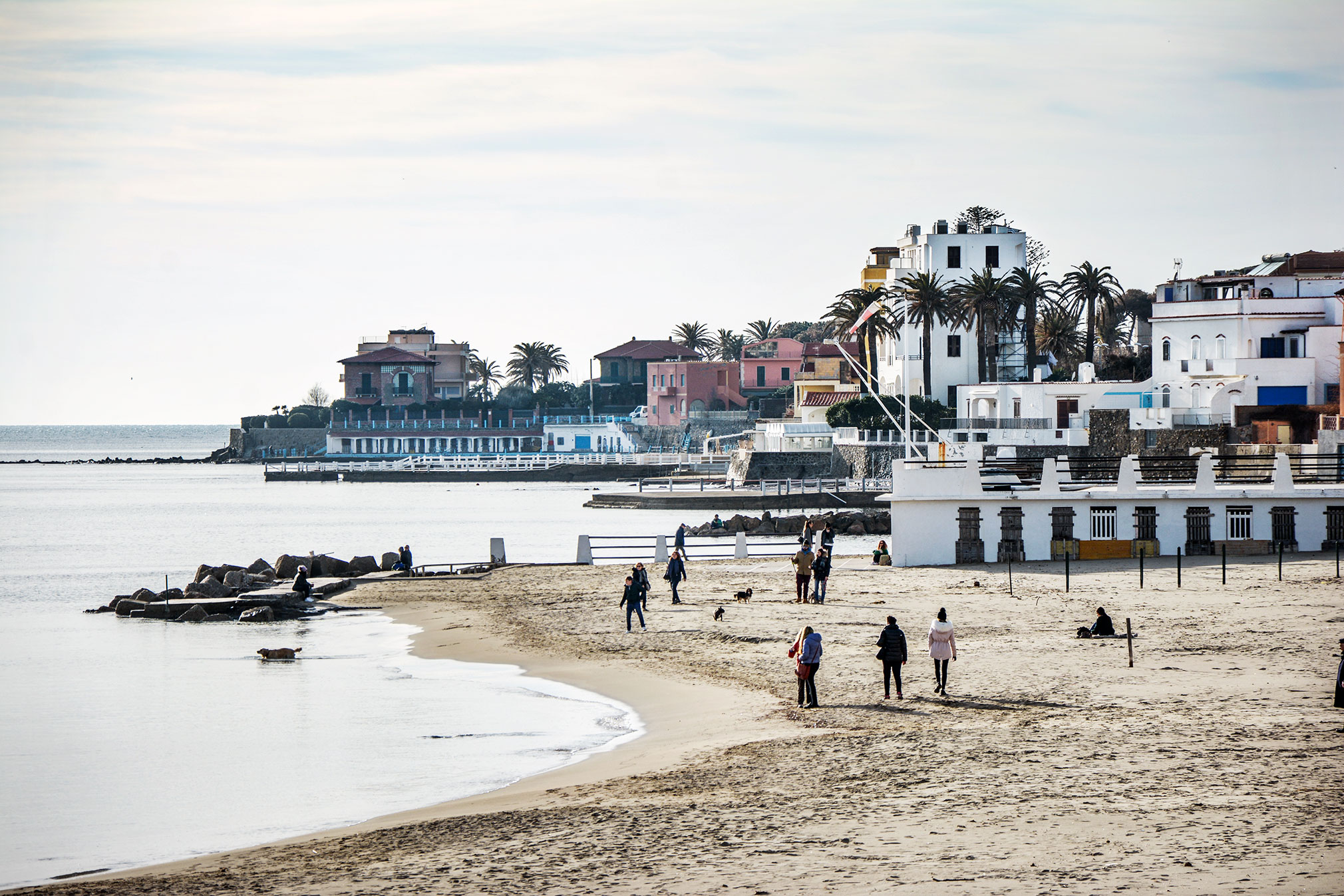 På drift i Santa Marinella: Här hängde 1900-talets kulturelit | Vi Läser
